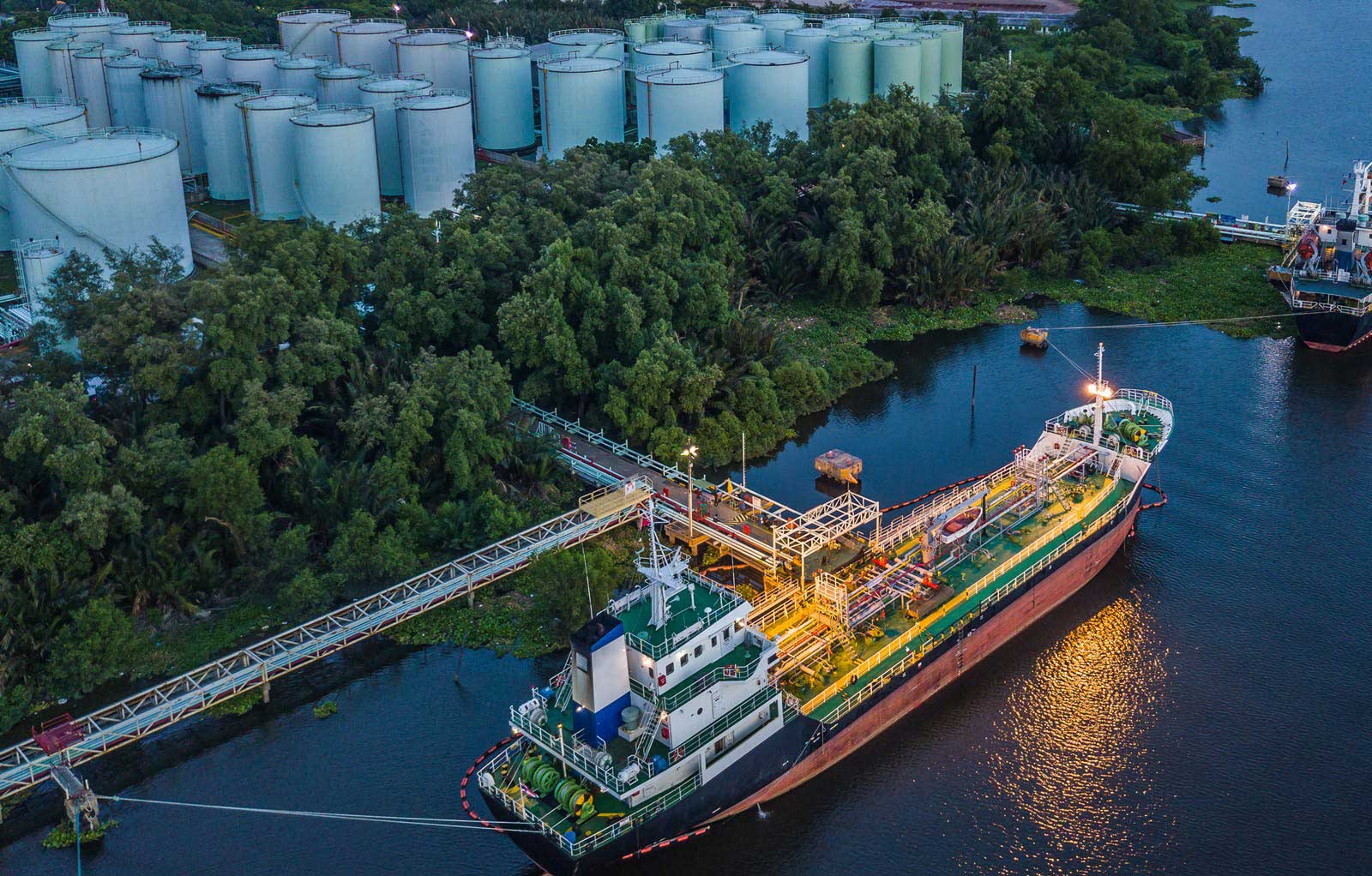 Home - Aradas one of the leading bunker suppliers